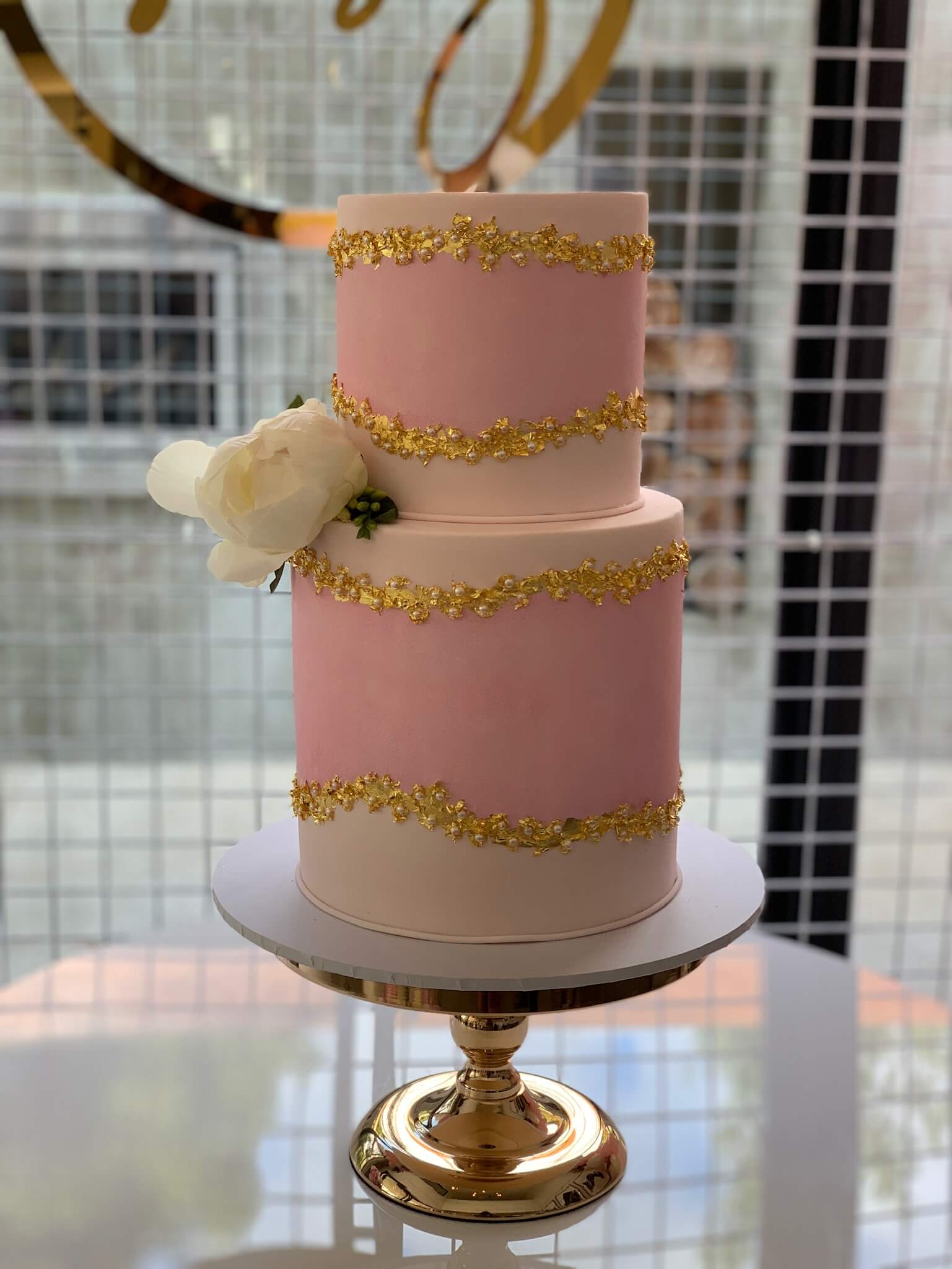 Gold Outline | Nikos Cakes