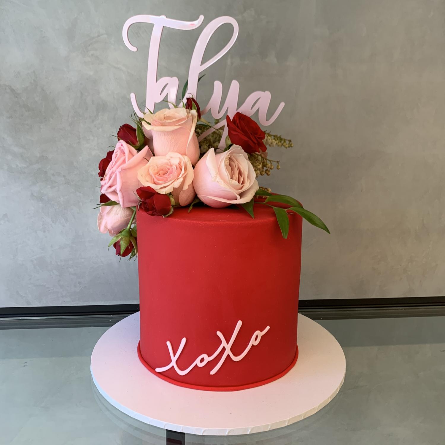 xoxo | Nikos Cakes