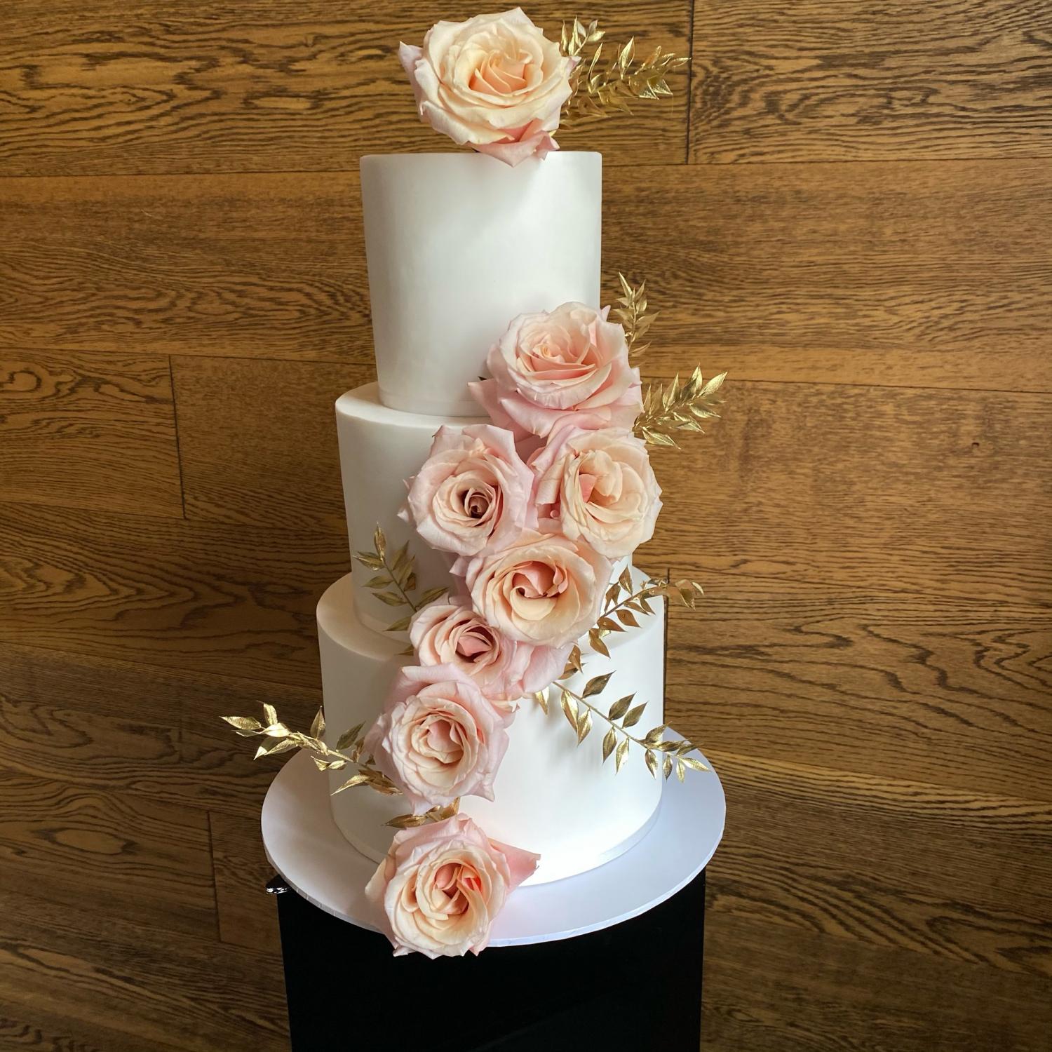 Blush Ecuador | Nikos Cakes